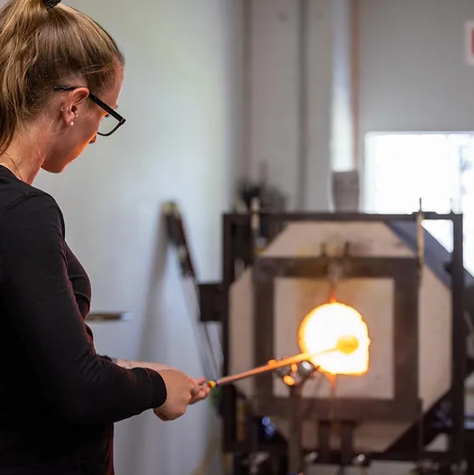 🔥 Glassblowing – Blackstone River Glass Center